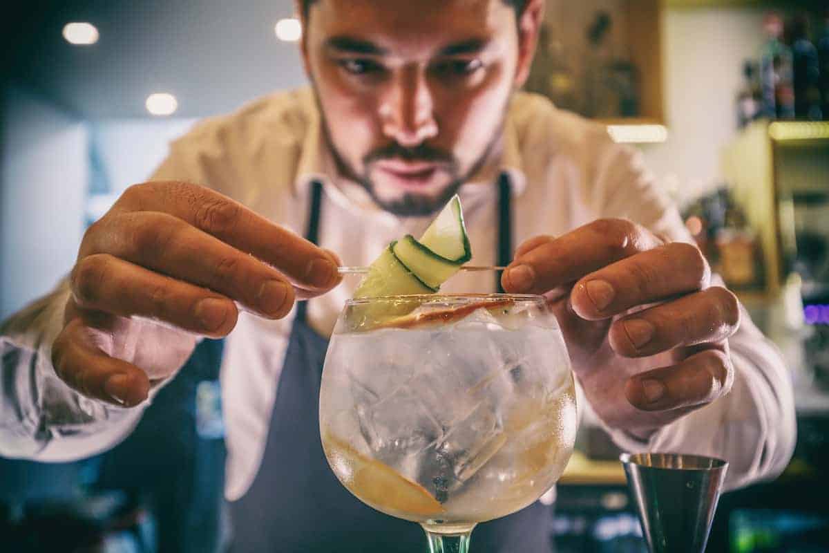 Lavorare come barman: dove, come e quanto si guadagna
